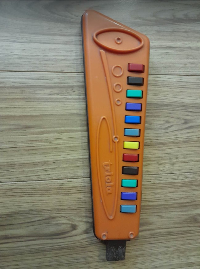 Jucărie muzicala veche, comunism TRIOLA instrument vintage epoca de aur ...