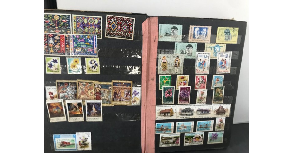 Deosebit clasor vechi cu timbre romanesti si straine,de colectie/decor ...