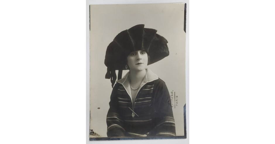 STUDIO FOTO EMERA , PARIS , TANARA CU PALARIE NEAGRA CU PRET SI ...