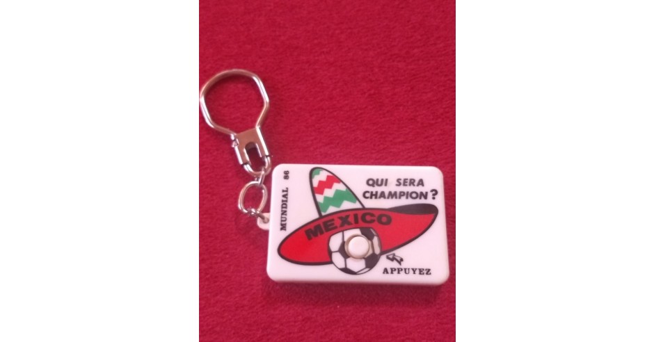 Breloc fotbal (vechi) - MEXIC 1986 (Campionatul Mondial) | Okazii.ro