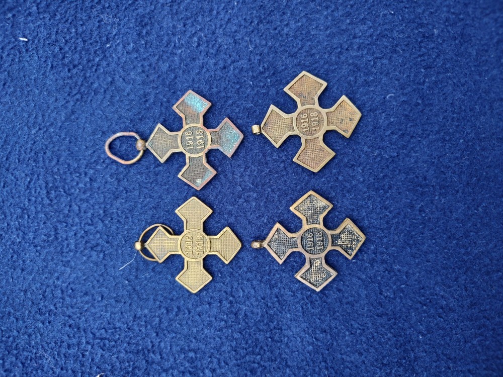 Lot 4 decoratii ROMANIA CRUCEA 1916-1918 , stare foarte buna, de ...
