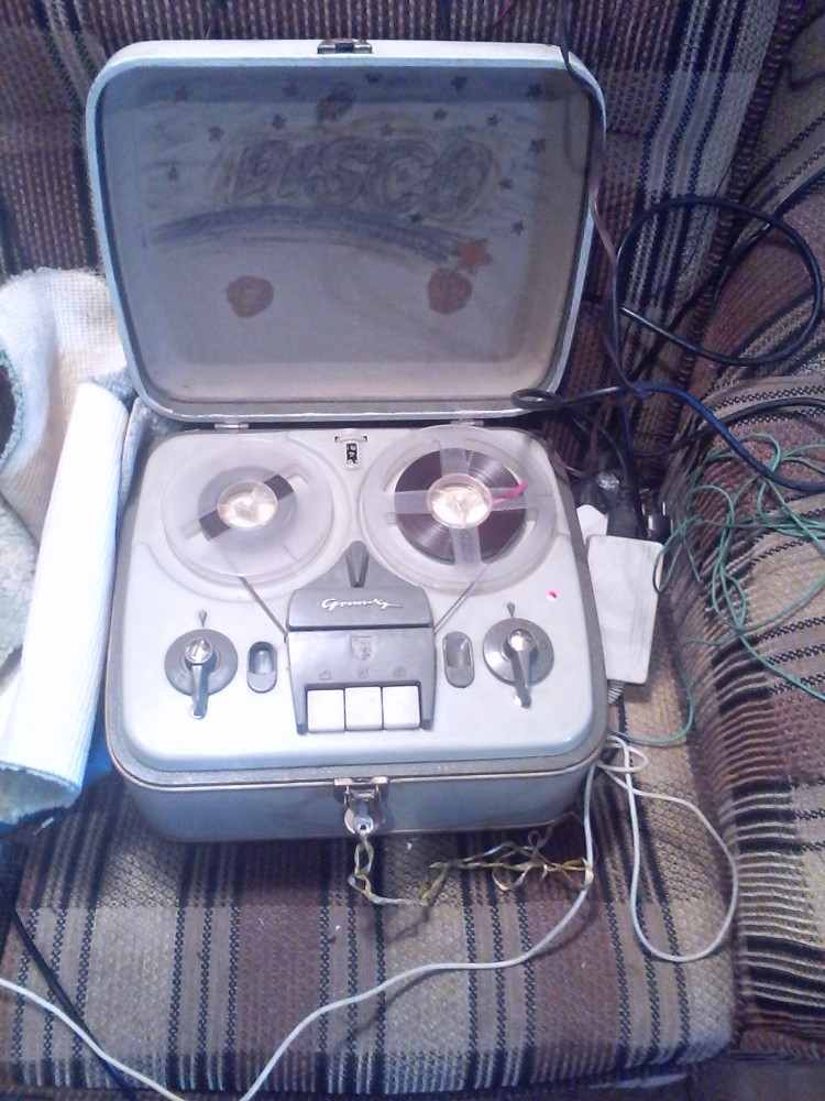 Vechi Magnetofon pe lampi Grunding | arhiva Okazii.ro