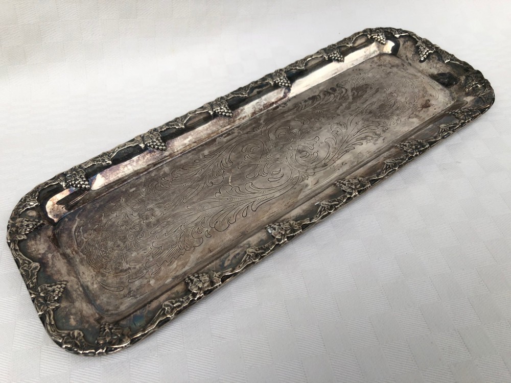 Tava veche argintata si gravata cu motive florale, perioada interbelica ...