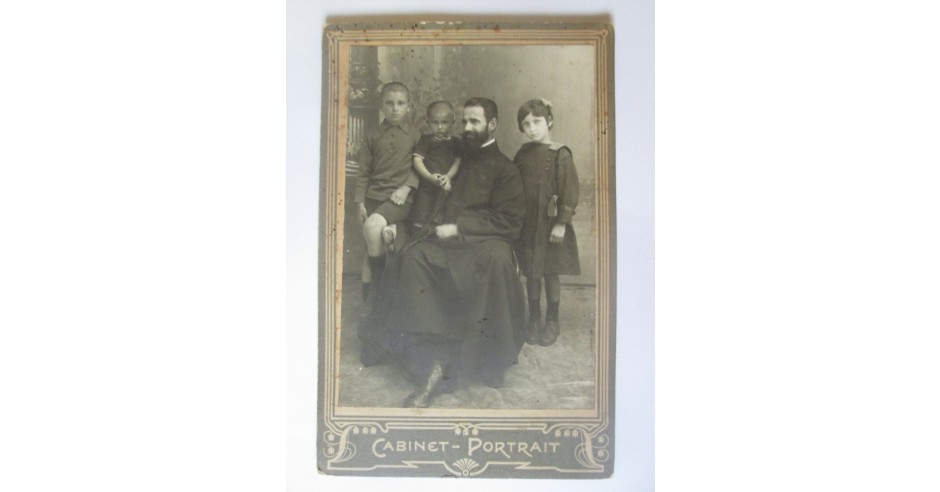 Fotografie pe carton 170 x 110 mm cu preot roman din 1921 | arhiva ...