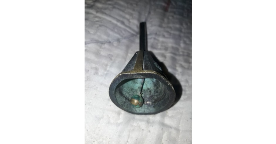 Clopot/clopote vechi/vintage superb realizat si estetic,poze reflecta ...