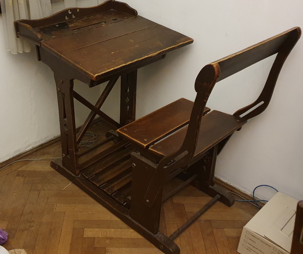 Birou / Pupitru scolar vechi pentru 1 elev [retro - vintage] | arhiva ...