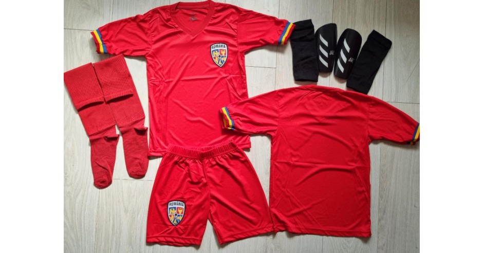 ECHIPAMENTE COMPLETE FOTBAL COPII 10/14 ANI,ROMANIA,MODEL NOU, YXL ...