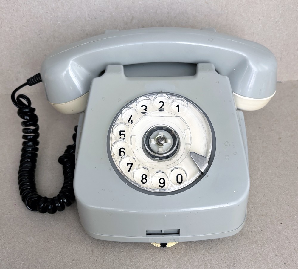 Telefon romanesc cu disc tip RS-72492, model EM-72, din anii 70, cu ...