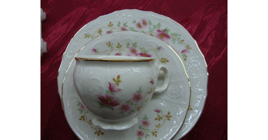 SET / SERVICIU MIC DEJUN CU MODEL IN RELIEF DIN PORTELAN BOHEMIA ...