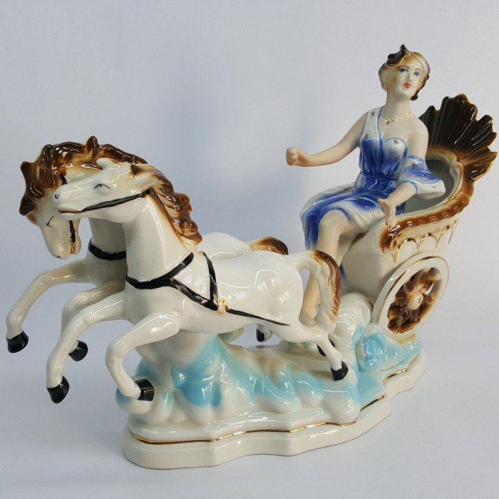 Bibelou portelan romanesc vechi, vintage - Fata cu caleasca | arhiva ...