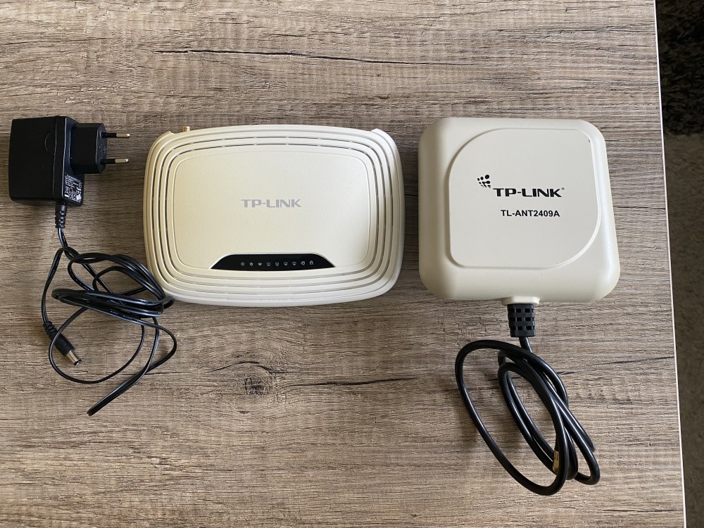 Roter wireless TP-LINK TL-WR743ND cu antena externa 2.4GHz 9dBi ...