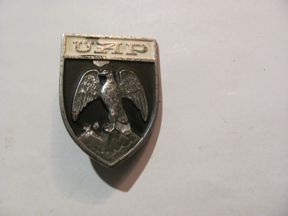 CY Emblema Ornament Sigla "UAP / Uzinele Automobile Pitesti" / Romania ...
