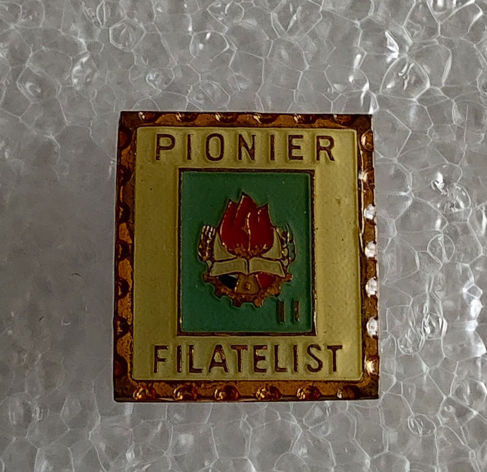 Insigna pionieri - Pionier filatelist - Clasa II | arhiva Okazii.ro
