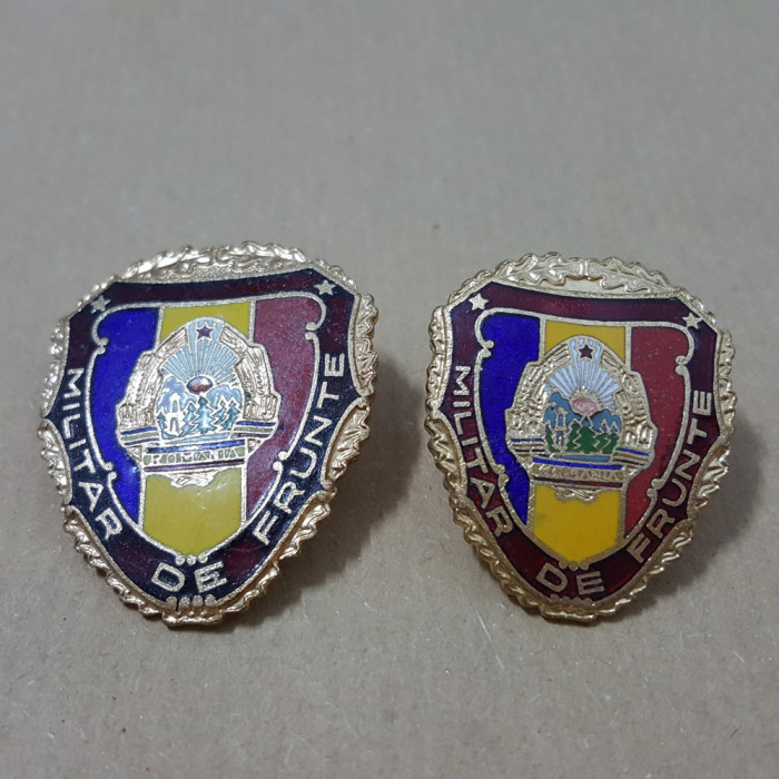 Set insigne militare romanesti - Militar de frunte - Varianta mica si ...