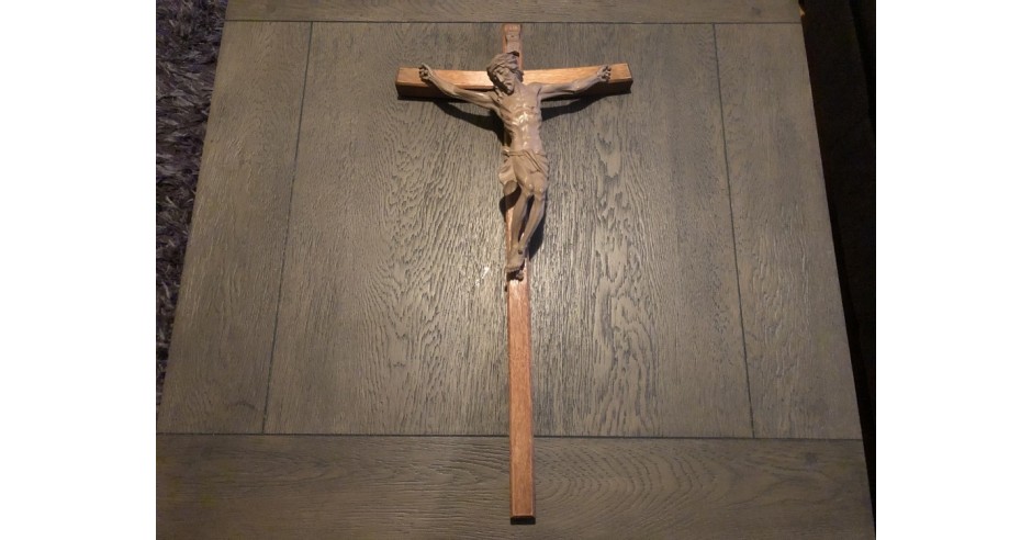 Cruce din lemn,cu Isus rastignit | arhiva Okazii.ro