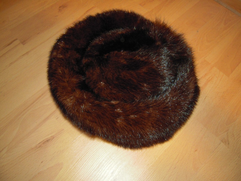 Caciula din blana naturala de nurca, diam. interior 17 cm, H fata 16cm ...