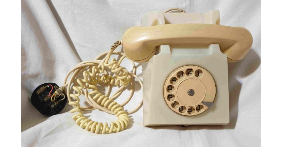 Telefon fix cu disc, model EM 72, vechi romanesc anii 1970 - piesa de ...