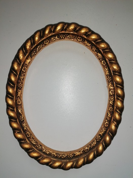 RAMA VECHE TABLOU LEMN? - / ARE GEAM - 28X23X3,5, Oval | Okazii.ro
