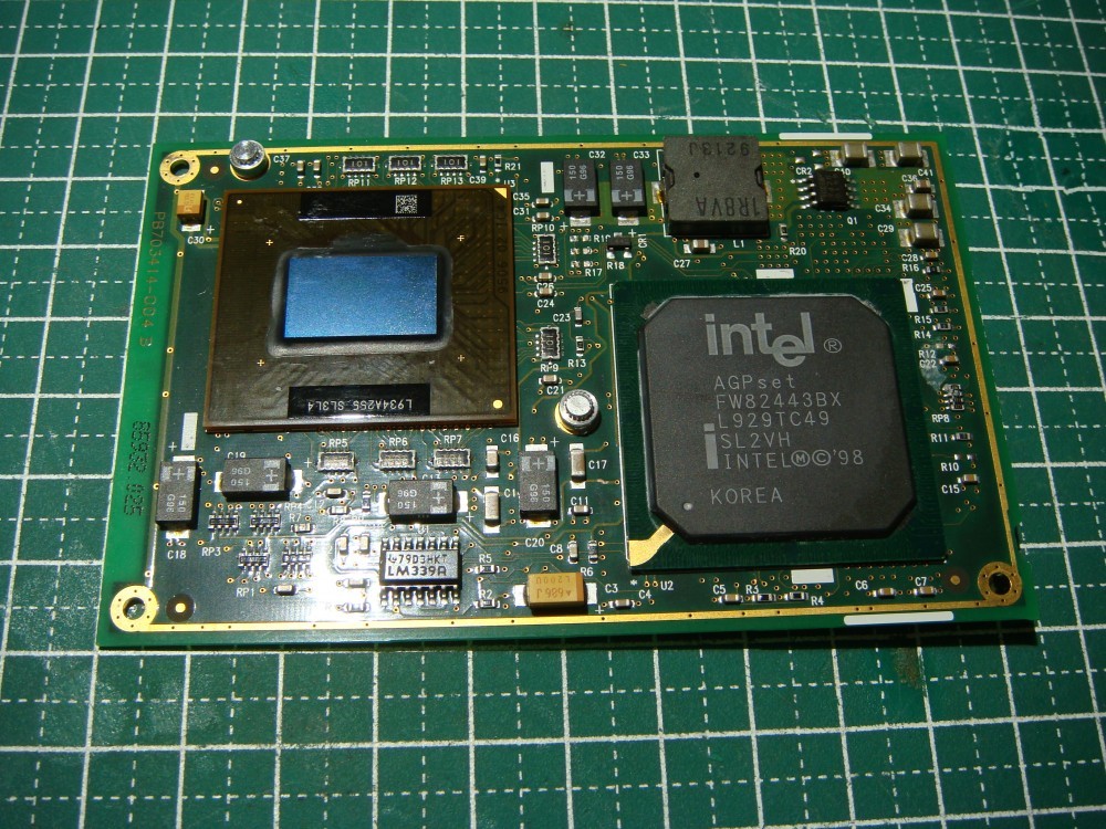 Procesor vintage socket MMC-1 SL3L4 (Intel Mobile Pentium II 366 MHz ...