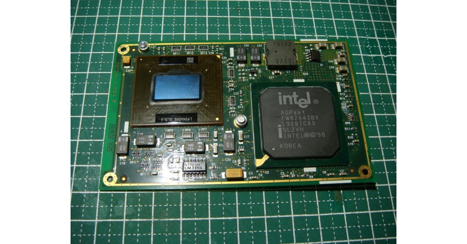 Procesor vintage socket MMC-1 SL3L4 (Intel Mobile Pentium II 366 MHz ...