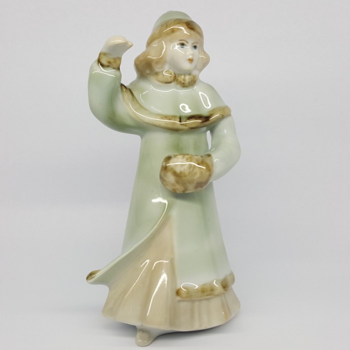 Bibelou portelan romanesc vechi, vintage - Fata imbracata de iarna ...