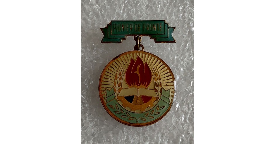 Insigna pionieri - Pionier de frunte, Romania de la 1950 | Okazii.ro