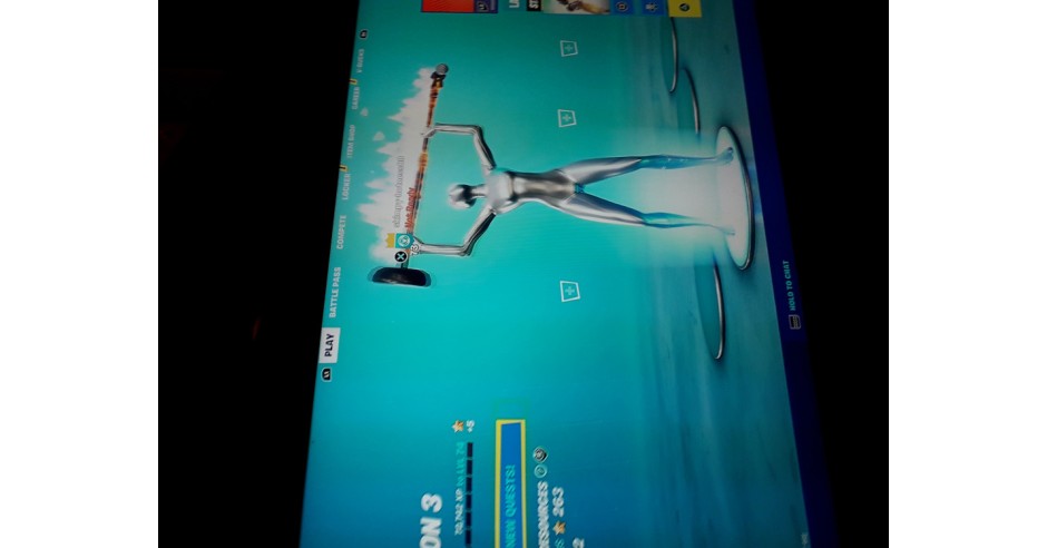 VAND CONT DE FORTNITE(FRESH EMOTE,1900 VBUCKS,ETC..)full acces 55 skins ...
