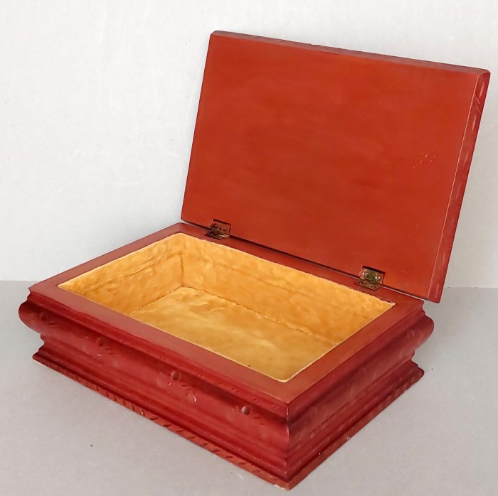 Caseta romaneasca vintage din lemn, cu ornamente geometrice si florale ...