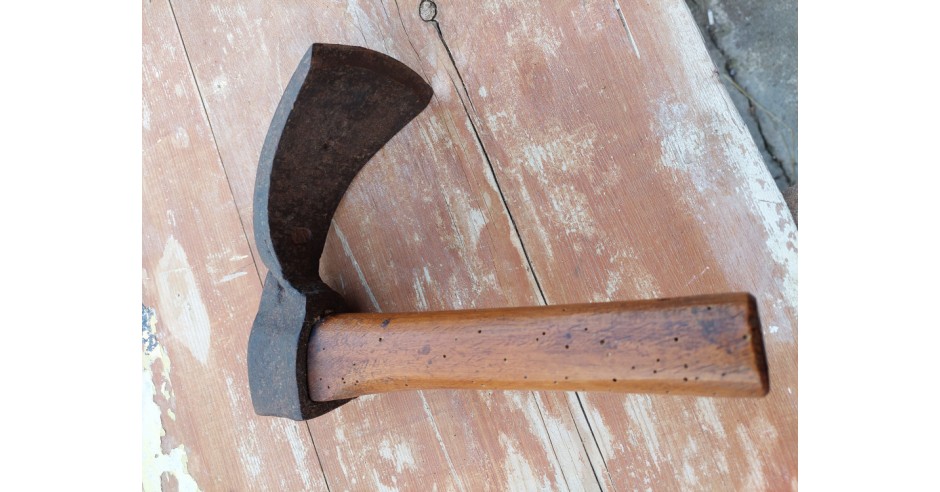 Topor vechi pentru confetionat coveti din lemn.Este lucrat manual ...
