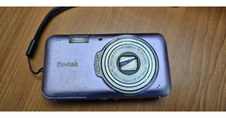 Aparat Foto Digital Kodak EasyShare V1003 - Defect: Display Spart ...
