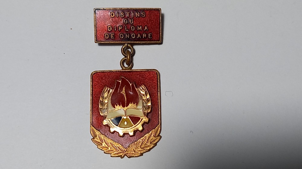 INSIGNA PIONIER - PIONIERI - DISTINS CU DIPLOMA DE ONOARE | Okazii.ro
