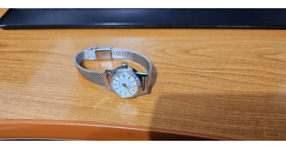 CEAS OREX DE DAMA , 19 RUBINE MADE IN ROMANIA . FUNCTIONEAZA PERFECT ...