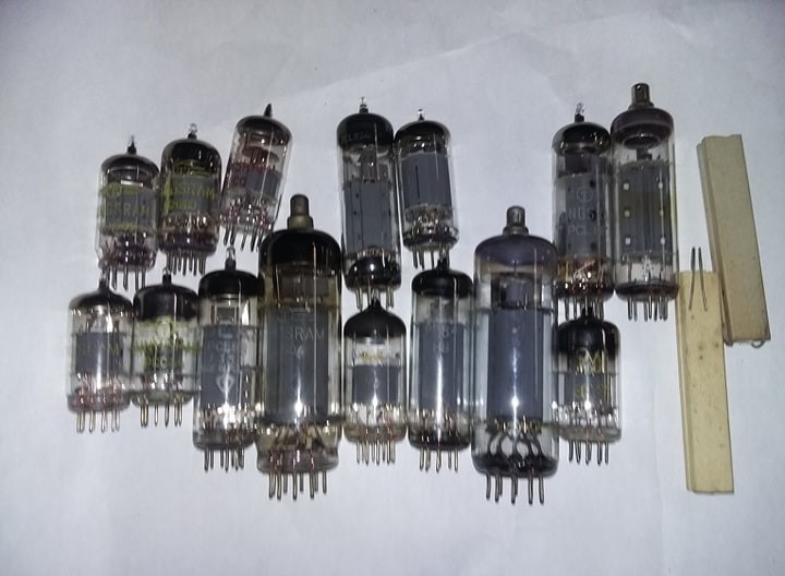 Lampa veche radio tv televizor,tuburi electronice,lampi radio si tv,T ... Lampa veche radio tv televizor,tuburi electronice,lampi radio si tv,T ...