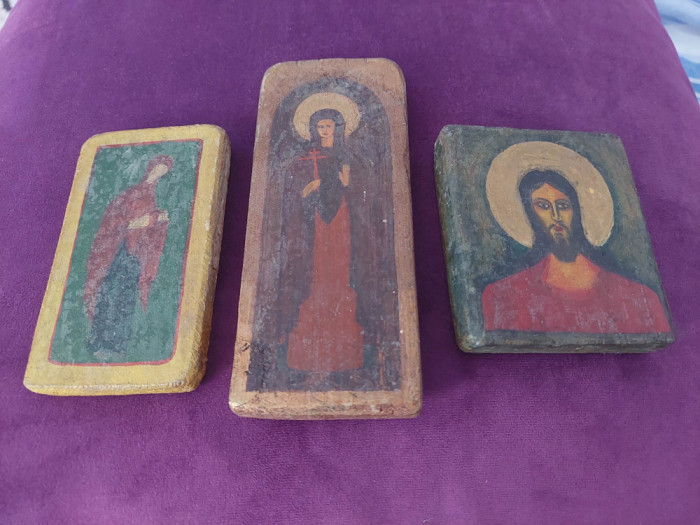 3 Icoane/iconite vintage pictate pe lemn,pozele reflecta realitatea ...