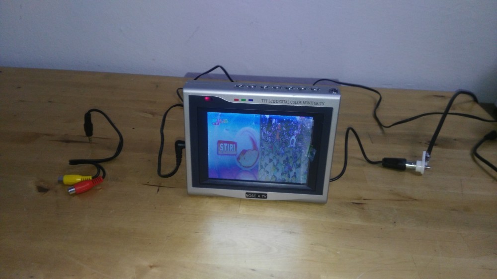 MINI TV LCD 5 INCH NOSE CONSUM 8W 12V AUTO | arhiva Okazii.ro