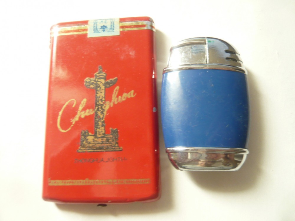 2 BRICHETE vechi - Reclame la Marci de Tigari | arhiva Okazii.ro