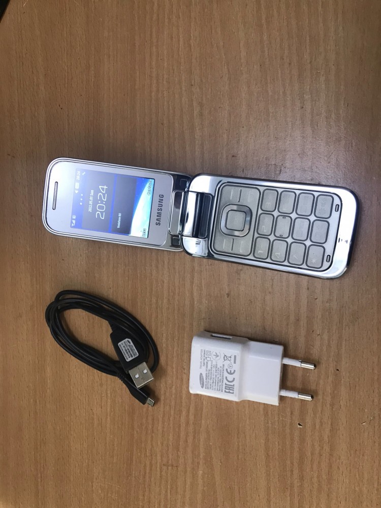 TELEFON CU CLAPETA SI BUTOANE MARI SAMSUNG ORIGINAL | arhiva Okazii.ro