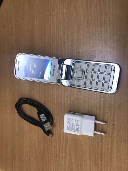 TELEFON CU CLAPETA SI BUTOANE MARI SAMSUNG ORIGINAL, Alta culoare ...