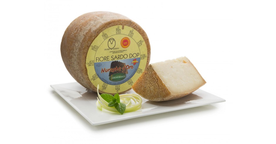 Specialitate italiana branza Nuraghe d'Oro Pecorino Sardo DOP greutate ...