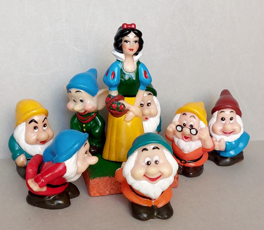 Alba ca Zapada si cei 7 pitici, set complet 8 papusi din cauciuc moale ...