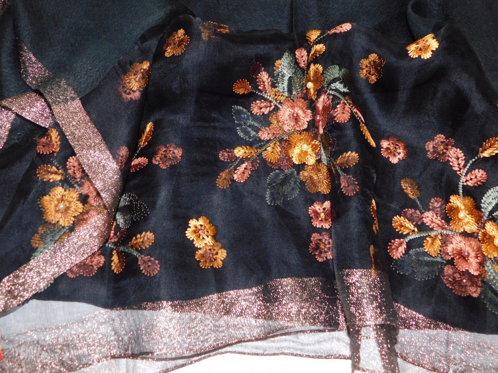 Esarfa noua , produs de lux China , brodata , lina cu matase naturala ...