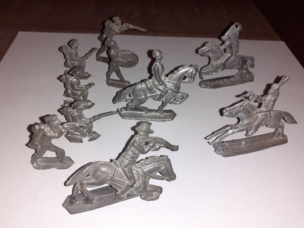 Figurine, 10 soldatei vechi de plumb, de colectie | arhiva Okazii.ro