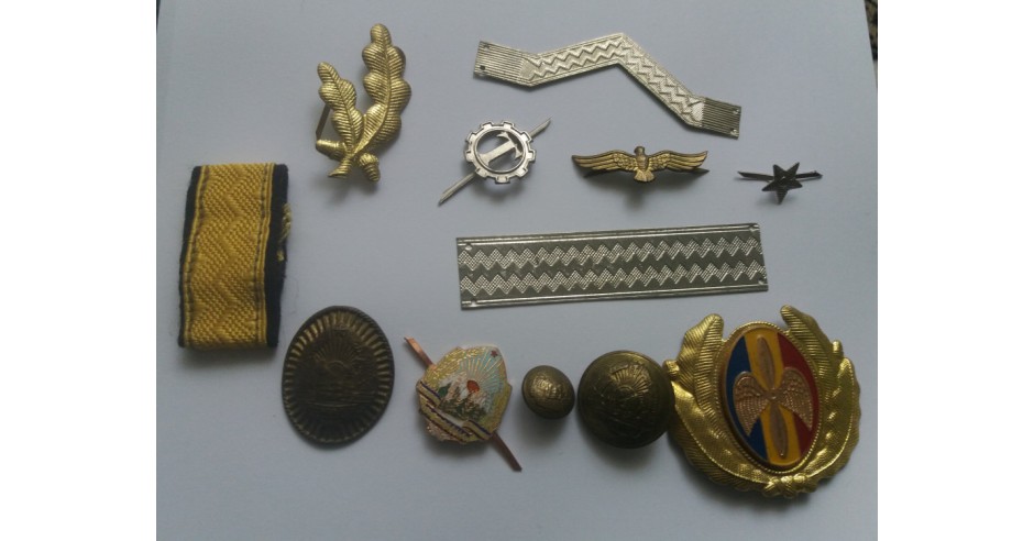 Efecte militare-Comuniste-grade,cuci,semne de arma,nasturi | arhiva ...