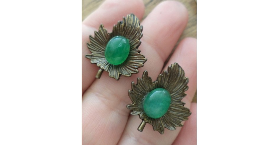 Cercei surub/fluture/ baza bronz - forma frunza cu agat verde padure ...