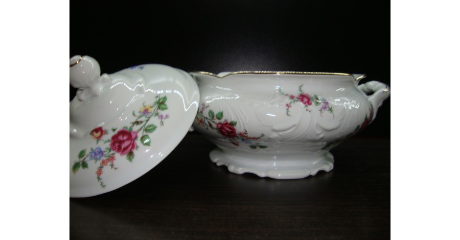 SUPIERA CU MODEL IN RELIEF DIN PORTELAN POLONEZ | arhiva Okazii.ro