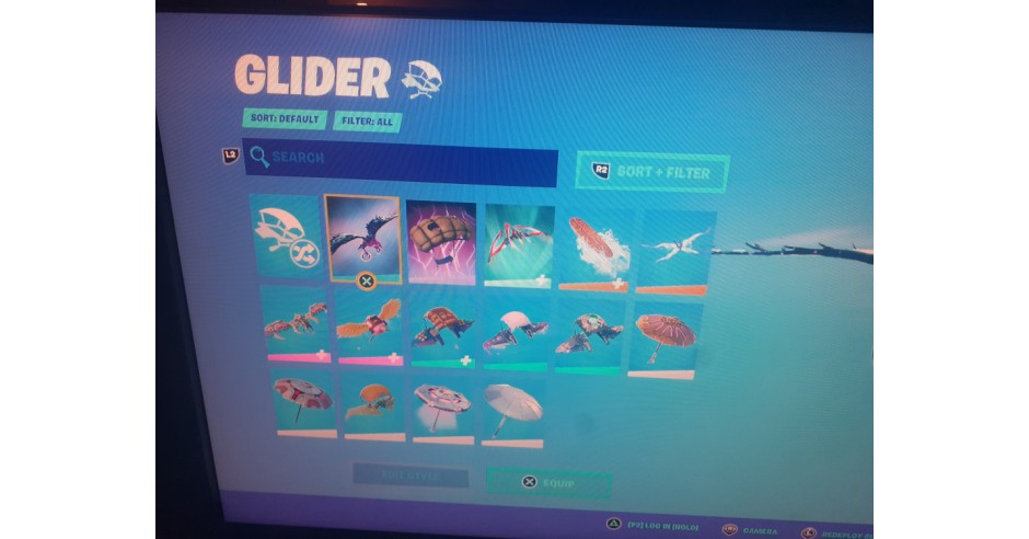 Vand cont fortnite 12 skinuri,17 backpack-uri,16 pickaxe-uri,54 emote ...