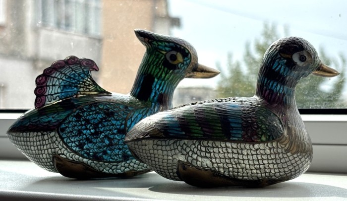 Rate Mandarin - 2 figurine vintage chinezesti din email si cupru ...