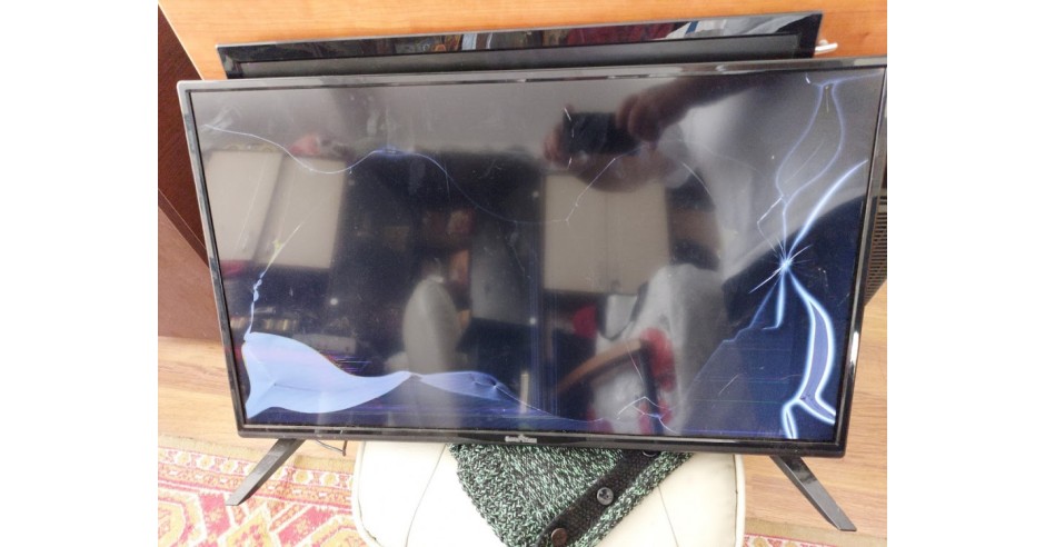 TV Smart Tech SMT32Z3 , DISPLAY SPART . RESTUL FUNCTIONEAZA . | arhiva ...