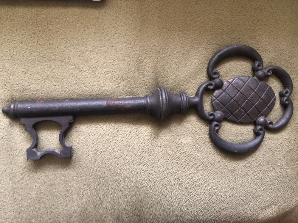 Cheie veche englezeasca,fonta masiva,simbol de breasla mestesugareasca ...