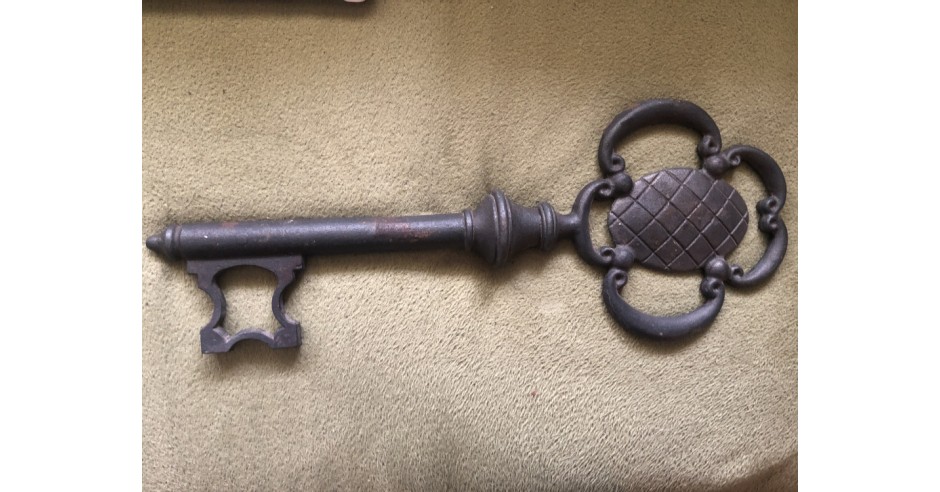 Cheie veche englezeasca,fonta masiva,simbol de breasla mestesugareasca ...